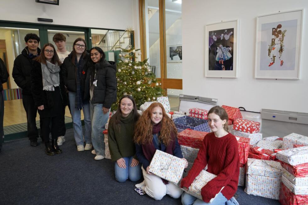 Richard Huish College students spread Christmas cheer with acts of ...